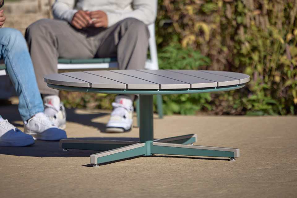Outdoor Tables | KI